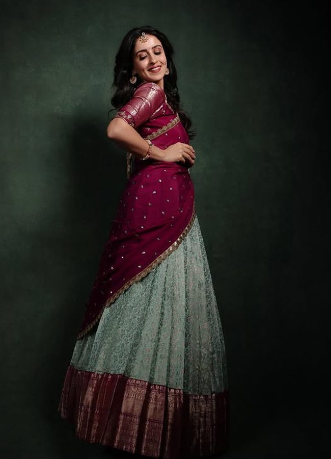 సంబరాల సంక్రాంతి అంటూ అందంగా ముస్తాబైన అన్షు అమ్మడు | The beautiful actress Anshu Sagar ...